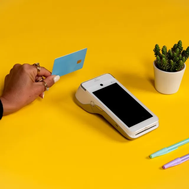 EC-Kartenlesegerät » sichere & hochwertige EC-Terminals | CCV EU